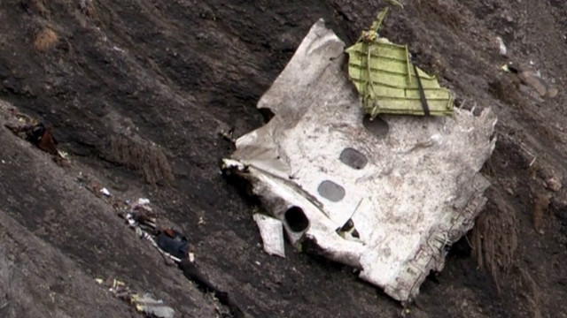 Imagens A Reas Mostram Destro Os De Avi O Que Caiu Nos Alpes Bbc Brasil