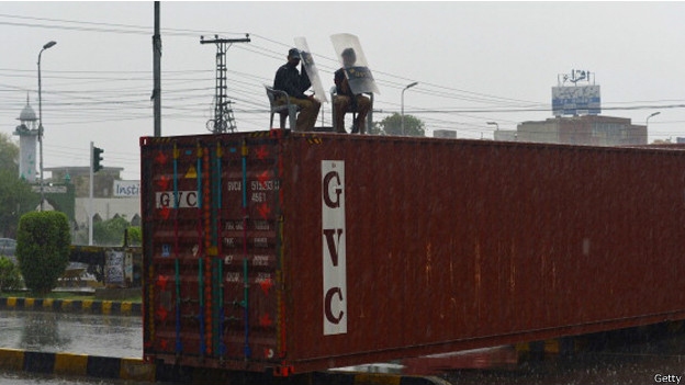 Why every Pakistani politician needs a shipping container - BBC ...